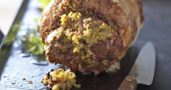 Recette de Carré d'agneau farci aux herbes